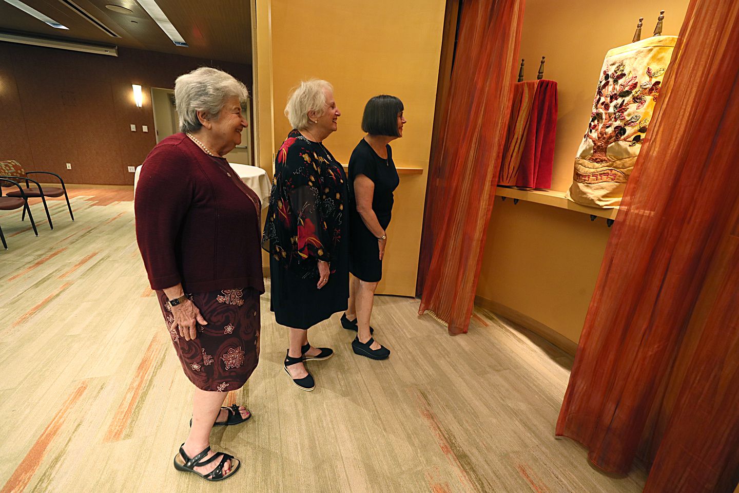 Torah Sisters bond to piece together Jewish history - Temple Israel of ...